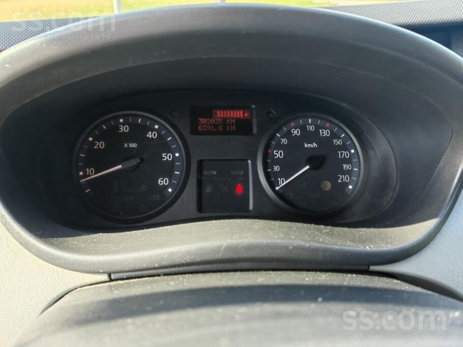 White Renault Trafic 2012 in Riga, with an engine capacity of 2.00 L and mileage of 302 thousand km for 4900 €, photo 10 on AUTOMOTO.COM.LV