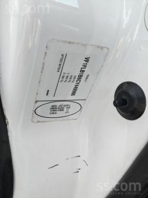 White Renault Trafic 2012 in Riga, with an engine capacity of 2.00 L and mileage of 302 thousand km for 4900 €, photo 12 on AUTOMOTO.COM.LV