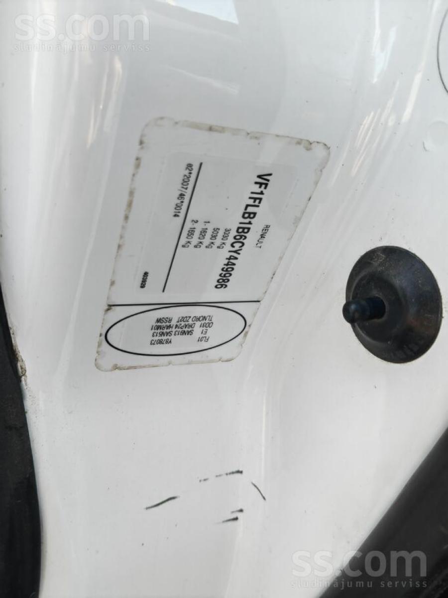 White Renault Trafic 2012 in Riga, with an engine capacity of 2.00 L and mileage of 302 thousand km for 4900 €, photo 12 on AUTOMOTO.COM.LV