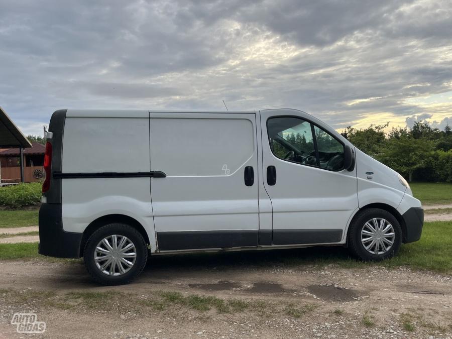 White Renault Trafic 2013 in Marijampole, with an engine capacity of 2.00 L and mileage of 274 thousand km for 2350 €, photo 4 on AUTOMOTO.COM.LV