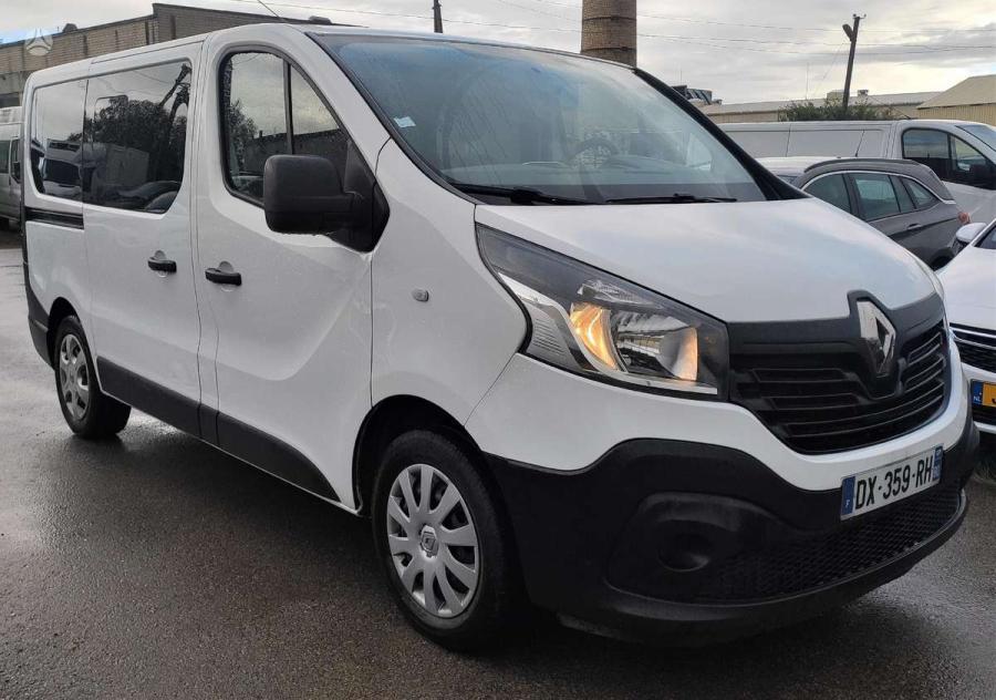 White Renault Trafic 2015 in Taurage, with an engine capacity of 1.60 L and mileage of 397 thousand km for 5999 €, photo 3 on AUTOMOTO.COM.LV