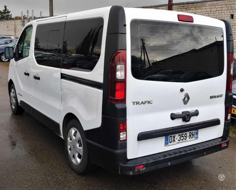 White Renault Trafic 2015 in Taurage, with an engine capacity of 1.60 L and mileage of 397 thousand km for 5999 €, photo 4 on AUTOMOTO.COM.LV