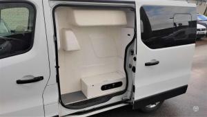 White Renault Trafic 2015 in Taurage, with an engine capacity of 1.60 L and mileage of 397 thousand km for 5999 €, photo 12 on AUTOMOTO.COM.LV
