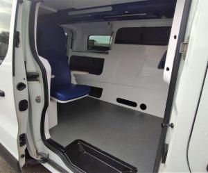 White Renault Trafic 2015 in Taurage, with an engine capacity of 1.60 L and mileage of 397 thousand km for 5999 €, photo 14 on AUTOMOTO.COM.LV
