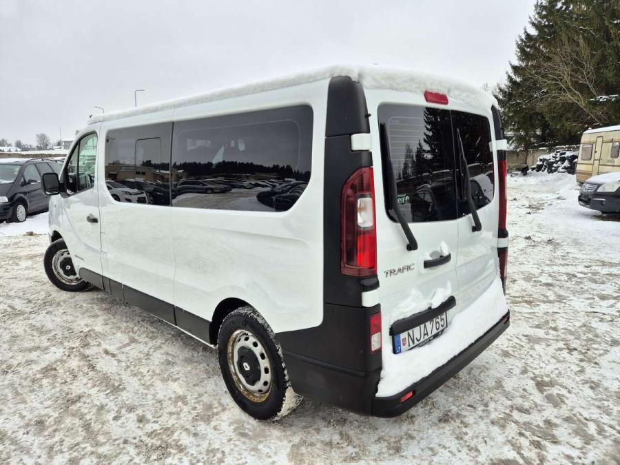 White Renault Trafic 2015 in Utena, with an engine capacity of 1.60 L and mileage of 223 thousand km for 10000 €, photo 3 on AUTOMOTO.COM.LV