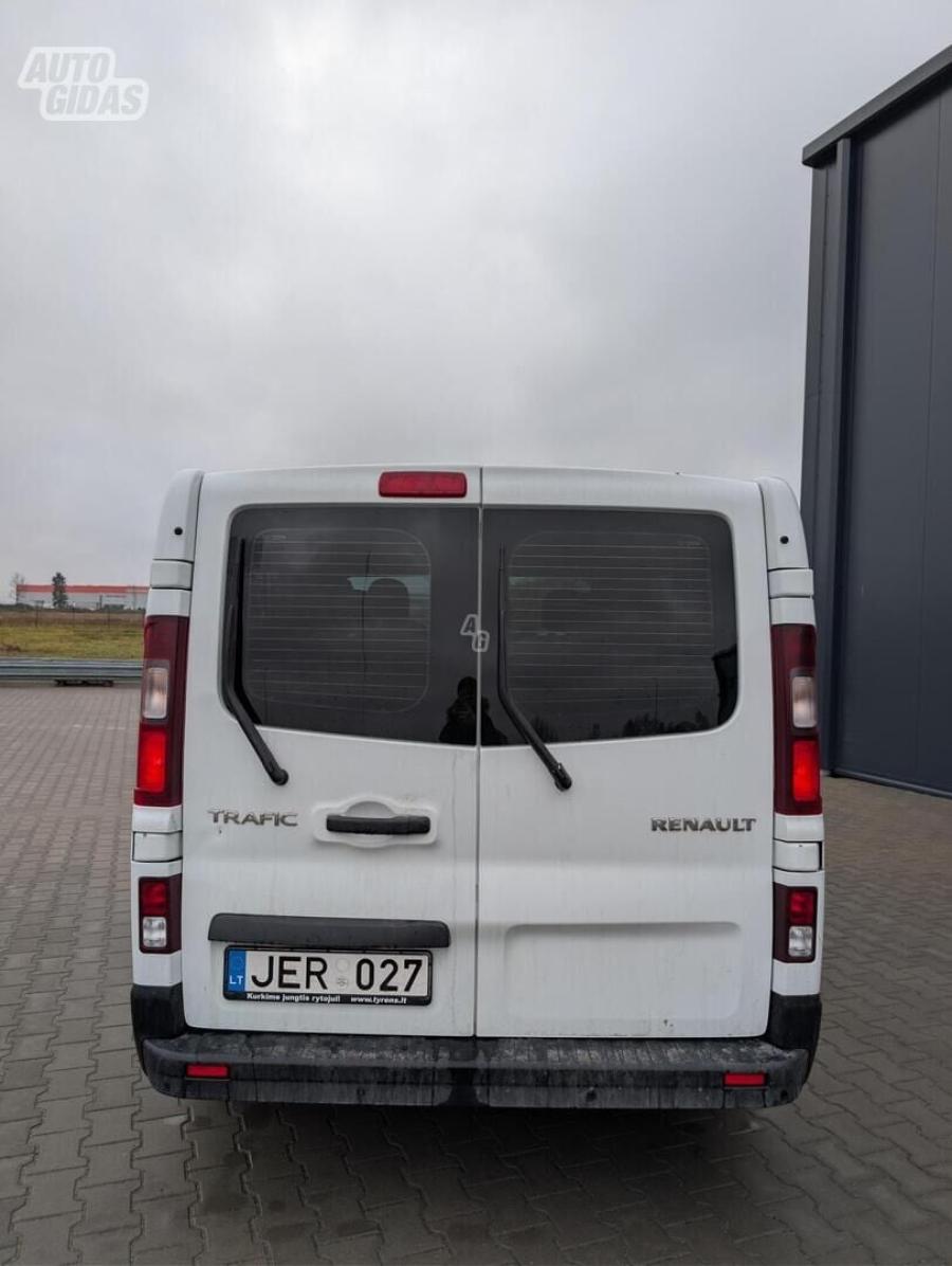 White Renault Trafic 2016 in Kaunas, with an engine capacity of 1.60 L and mileage of 192 thousand km for 10000 €, photo 5 on AUTOMOTO.COM.LV