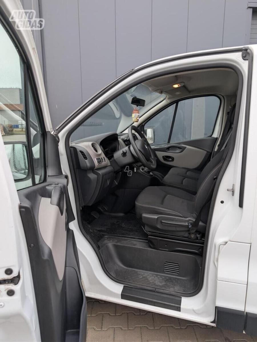 White Renault Trafic 2016 in Kaunas, with an engine capacity of 1.60 L and mileage of 192 thousand km for 10000 €, photo 8 on AUTOMOTO.COM.LV