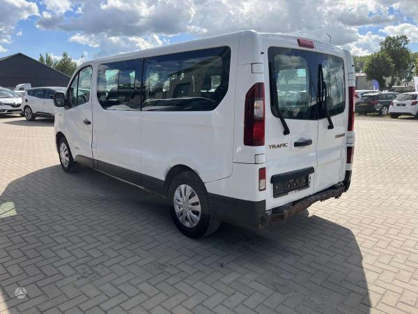 White Renault Trafic 2016 in Taurage, with an engine capacity of 1.60 L and mileage of 226 thousand km for 7200 €, photo 4 on AUTOMOTO.COM.LV
