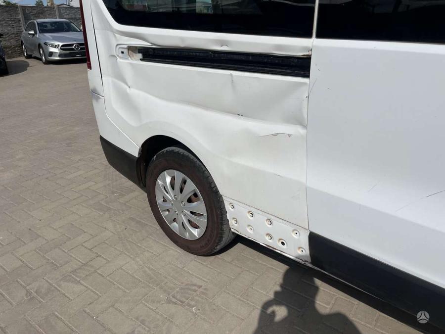 Balts Renault Trafic 2016 Tauragė, ar dzinēja tilpumu 1.60 L un nobraukumu 226 tūkst. km par 7200 €, foto 10 vietnē AUTOMOTO.COM.LV