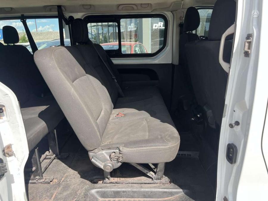Balts Renault Trafic 2016 Tauragė, ar dzinēja tilpumu 1.60 L un nobraukumu 226 tūkst. km par 7200 €, foto 12 vietnē AUTOMOTO.COM.LV