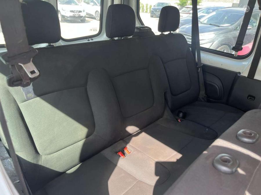 Balts Renault Trafic 2016 Tauragė, ar dzinēja tilpumu 1.60 L un nobraukumu 226 tūkst. km par 7200 €, foto 13 vietnē AUTOMOTO.COM.LV