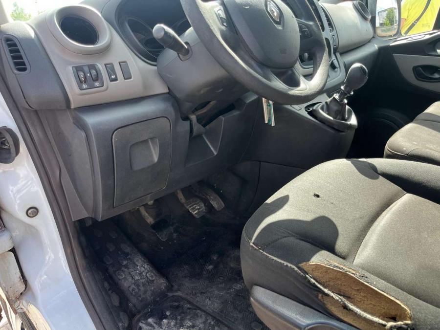Balts Renault Trafic 2016 Tauragė, ar dzinēja tilpumu 1.60 L un nobraukumu 226 tūkst. km par 7200 €, foto 15 vietnē AUTOMOTO.COM.LV