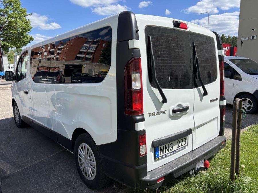 White Renault Trafic 2016 in Vilnius, with an engine capacity of 1.60 L and mileage of 227 thousand km for 14900 €, photo 5 on AUTOMOTO.COM.LV