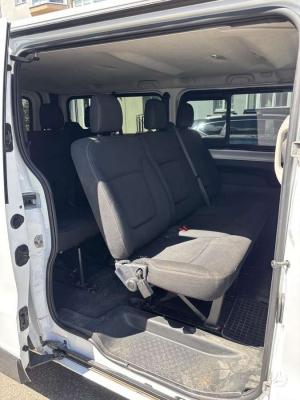 White Renault Trafic 2016 in Vilnius, with an engine capacity of 1.60 L and mileage of 227 thousand km for 14900 €, photo 6 on AUTOMOTO.COM.LV