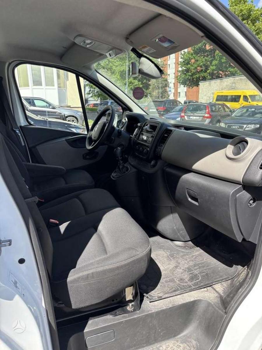 White Renault Trafic 2016 in Vilnius, with an engine capacity of 1.60 L and mileage of 227 thousand km for 14900 €, photo 7 on AUTOMOTO.COM.LV