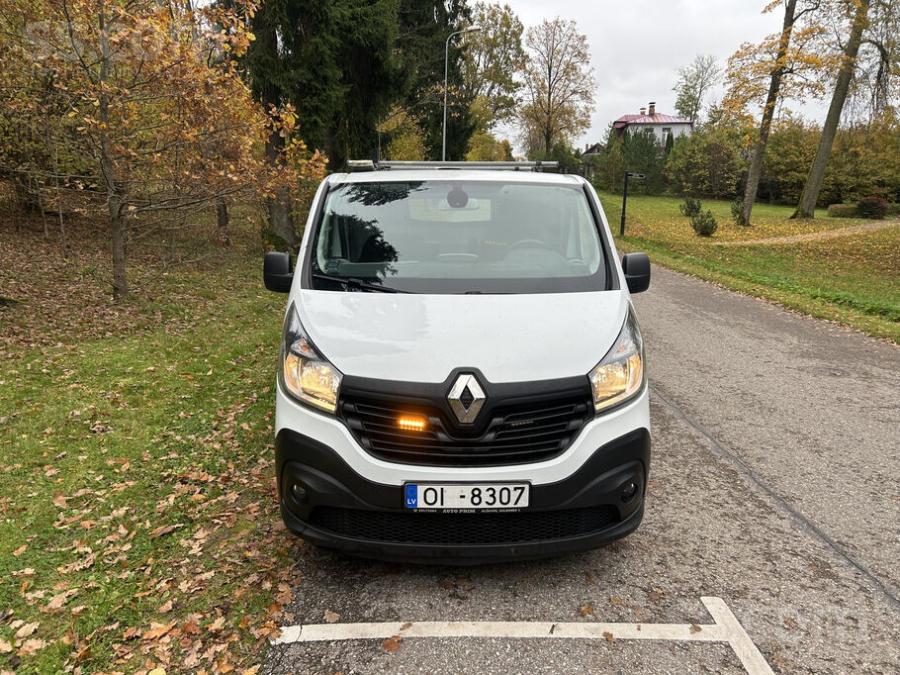White Renault Trafic 2016 in Aluksne, with an engine capacity of 1.60 L and mileage of 0 thousand km for 8800 €, photo 8 on AUTOMOTO.COM.LV