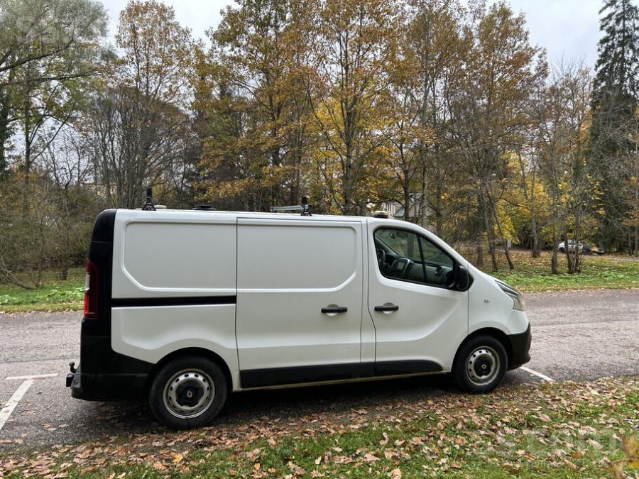 White Renault Trafic 2016 in Aluksne, with an engine capacity of 1.60 L and mileage of 0 thousand km for 8800 €, photo 12 on AUTOMOTO.COM.LV