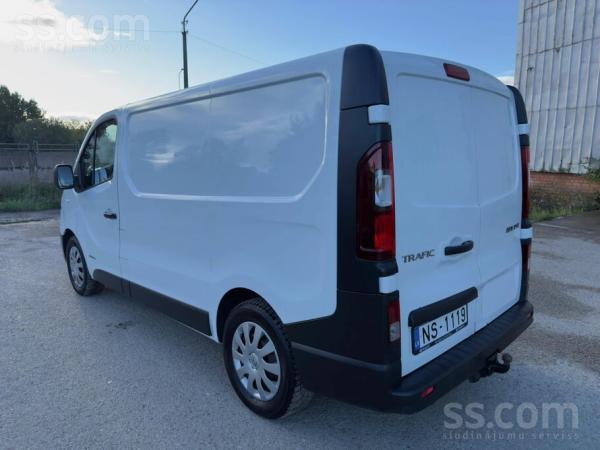 White Renault Trafic 2017 in Tukums, with an engine capacity of 1.60 L and mileage of 298 thousand km for 7200 €, photo 2 on AUTOMOTO.COM.LV
