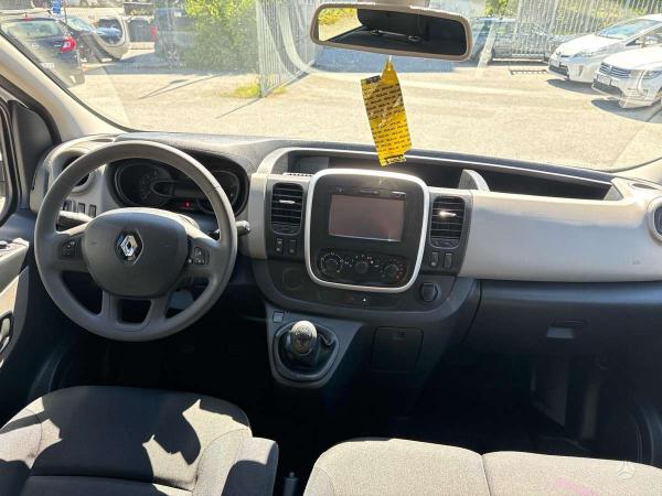 White Renault Trafic 2017 in Vilnius, with an engine capacity of 1.60 L and mileage of 124 thousand km for 21360 €, photo 7 on AUTOMOTO.COM.LV
