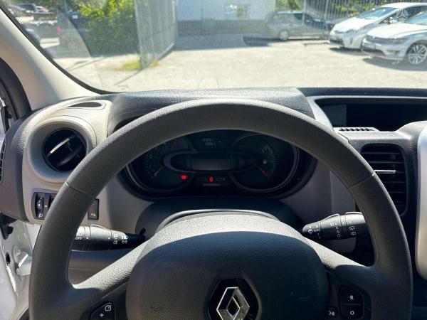 White Renault Trafic 2017 in Vilnius, with an engine capacity of 1.60 L and mileage of 124 thousand km for 21360 €, photo 8 on AUTOMOTO.COM.LV