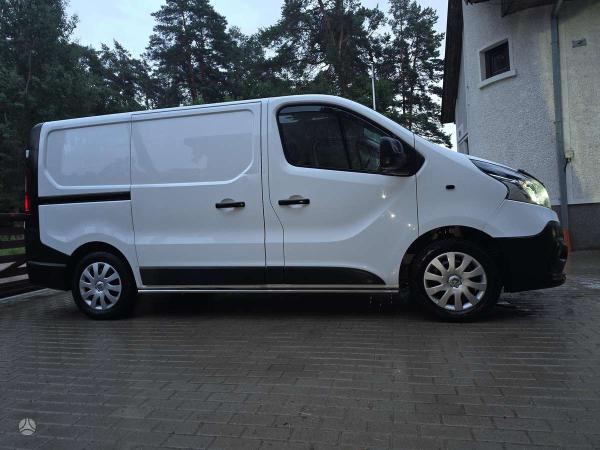 White Renault Trafic 2017 in Ukmerge, with an engine capacity of 1.60 L and mileage of 270 thousand km for 6000 €, photo 4 on AUTOMOTO.COM.LV