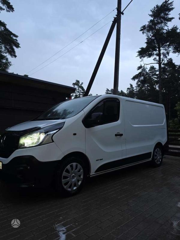 White Renault Trafic 2017 in Ukmerge, with an engine capacity of 1.60 L and mileage of 270 thousand km for 6000 €, photo 5 on AUTOMOTO.COM.LV