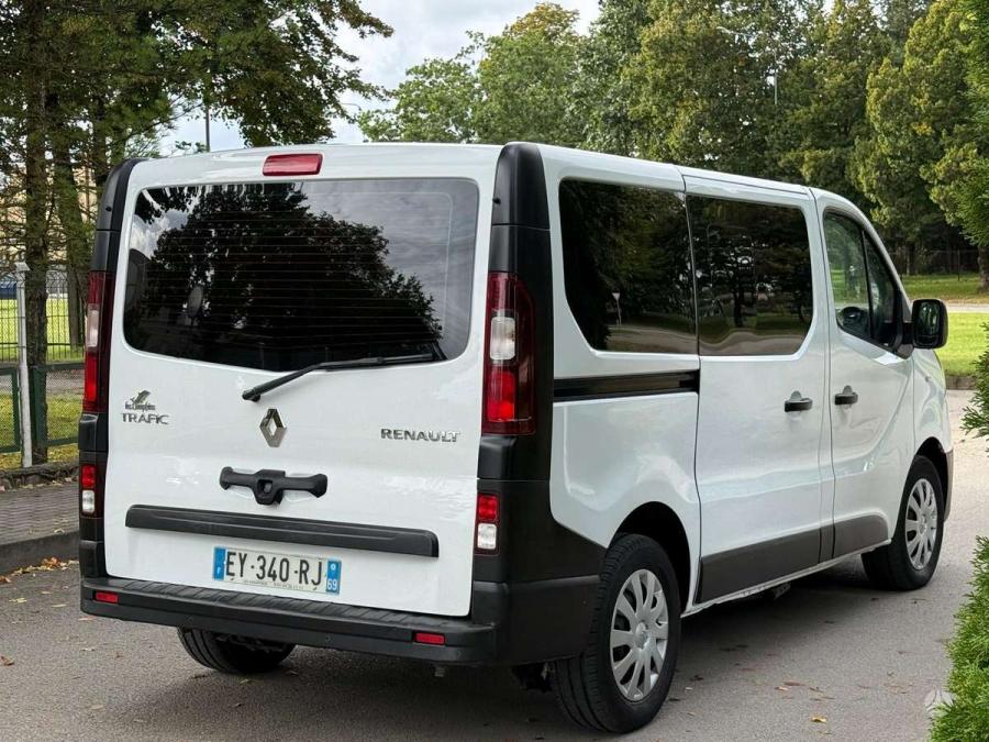 Balts Renault Trafic 2018 Tauragė, ar dzinēja tilpumu 1.60 L un nobraukumu 300 tūkst. km par 6500 €, foto 8 vietnē AUTOMOTO.COM.LV
