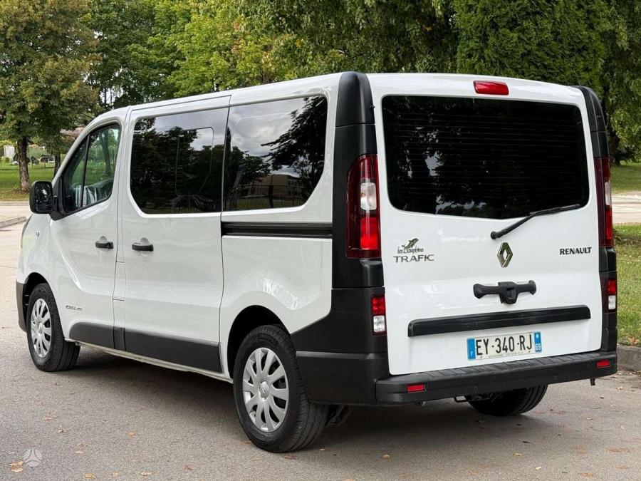 Balts Renault Trafic 2018 Tauragė, ar dzinēja tilpumu 1.60 L un nobraukumu 300 tūkst. km par 6500 €, foto 9 vietnē AUTOMOTO.COM.LV
