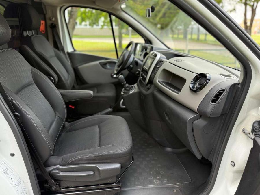 Balts Renault Trafic 2018 Tauragė, ar dzinēja tilpumu 1.60 L un nobraukumu 300 tūkst. km par 6500 €, foto 12 vietnē AUTOMOTO.COM.LV