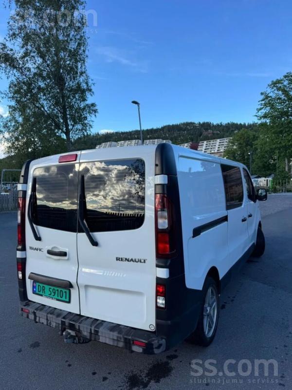 White Renault Trafic 2019 in Riga, with an engine capacity of 1.60 L and mileage of 202 thousand km for 7500 €, photo 3 on AUTOMOTO.COM.LV