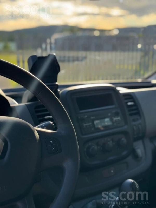 White Renault Trafic 2019 in Riga, with an engine capacity of 1.60 L and mileage of 202 thousand km for 7500 €, photo 4 on AUTOMOTO.COM.LV