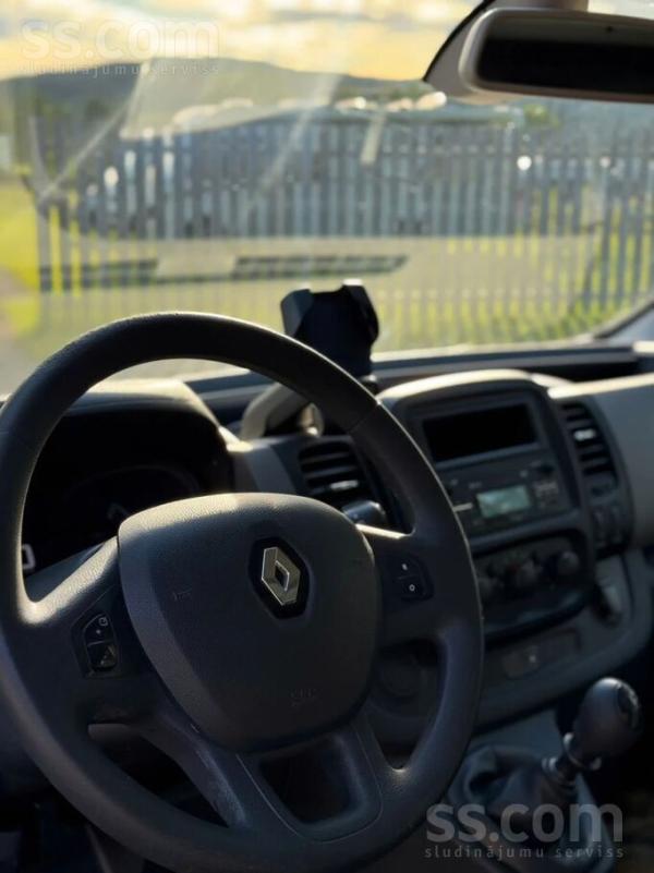 White Renault Trafic 2019 in Riga, with an engine capacity of 1.60 L and mileage of 202 thousand km for 7500 €, photo 9 on AUTOMOTO.COM.LV