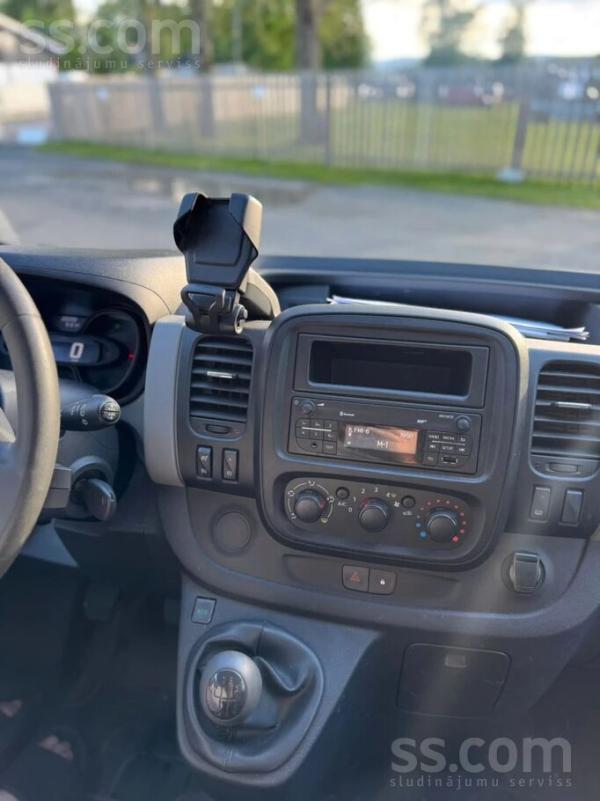 White Renault Trafic 2019 in Riga, with an engine capacity of 1.60 L and mileage of 202 thousand km for 7500 €, photo 10 on AUTOMOTO.COM.LV