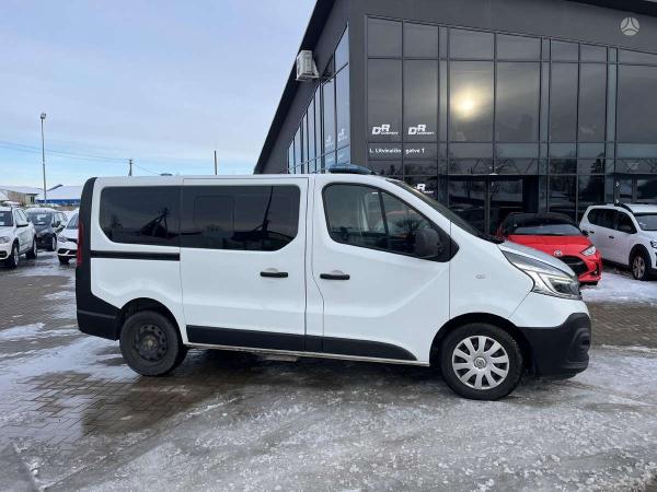 White Renault Trafic 2020 in Taurage, with an engine capacity of 2.00 L and mileage of 399 thousand km for 8400 €, photo 4 on AUTOMOTO.COM.LV