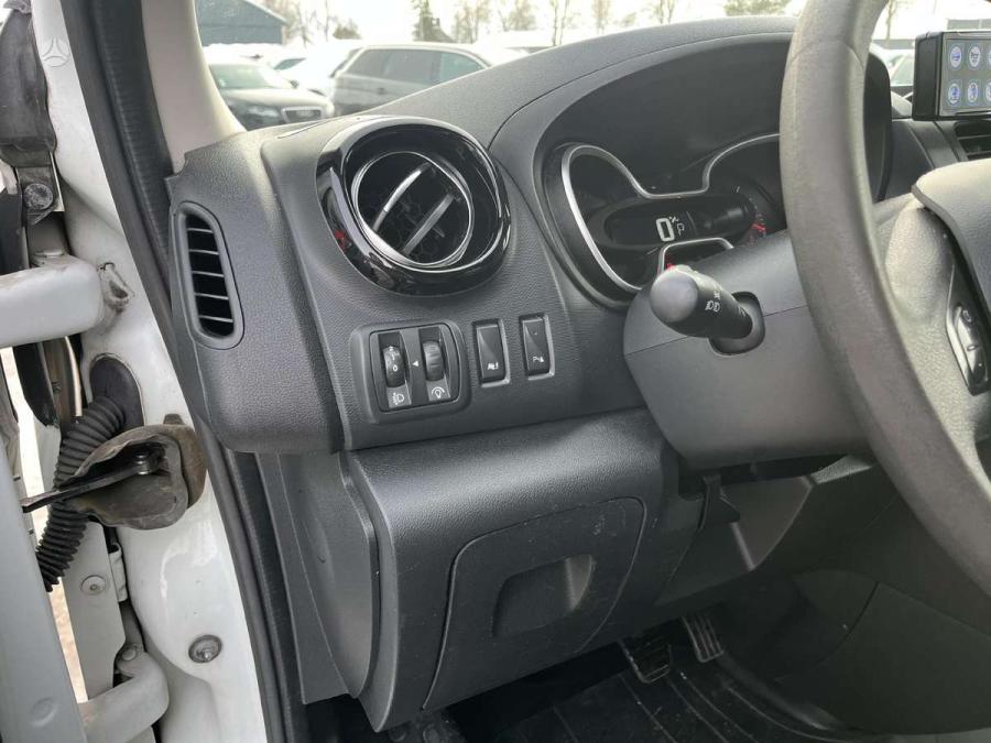 Balts Renault Trafic 2020 Tauragė, ar dzinēja tilpumu 2.00 L un nobraukumu 399 tūkst. km par 8400 €, foto 14 vietnē AUTOMOTO.COM.LV