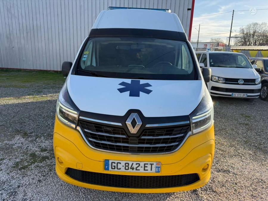 White Renault Trafic 2021 in Panevezys, with an engine capacity of 2.00 L and mileage of 320 thousand km for 10300 €, photo 1 on AUTOMOTO.COM.LV