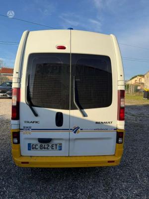 White Renault Trafic 2021 in Panevezys, with an engine capacity of 2.00 L and mileage of 320 thousand km for 10300 €, photo 6 on AUTOMOTO.COM.LV