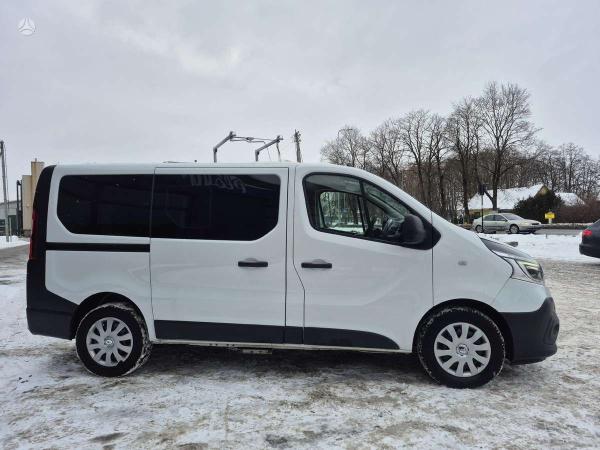 White Renault Trafic 2021 in Raseiniai, with an engine capacity of 2.00 L and mileage of 252 thousand km for 9300 €, photo 2 on AUTOMOTO.COM.LV