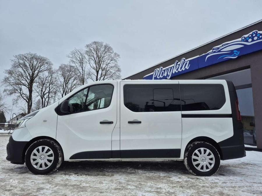 White Renault Trafic 2021 in Raseiniai, with an engine capacity of 2.00 L and mileage of 252 thousand km for 9300 €, photo 3 on AUTOMOTO.COM.LV