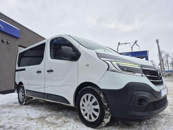 White Renault Trafic 2021 in Raseiniai, with an engine capacity of 2.00 L and mileage of 252 thousand km for 9300 €, photo 4 on AUTOMOTO.COM.LV