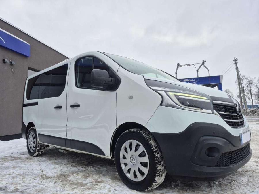 White Renault Trafic 2021 in Raseiniai, with an engine capacity of 2.00 L and mileage of 252 thousand km for 9300 €, photo 4 on AUTOMOTO.COM.LV