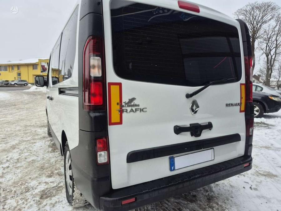 White Renault Trafic 2021 in Raseiniai, with an engine capacity of 2.00 L and mileage of 252 thousand km for 9300 €, photo 6 on AUTOMOTO.COM.LV