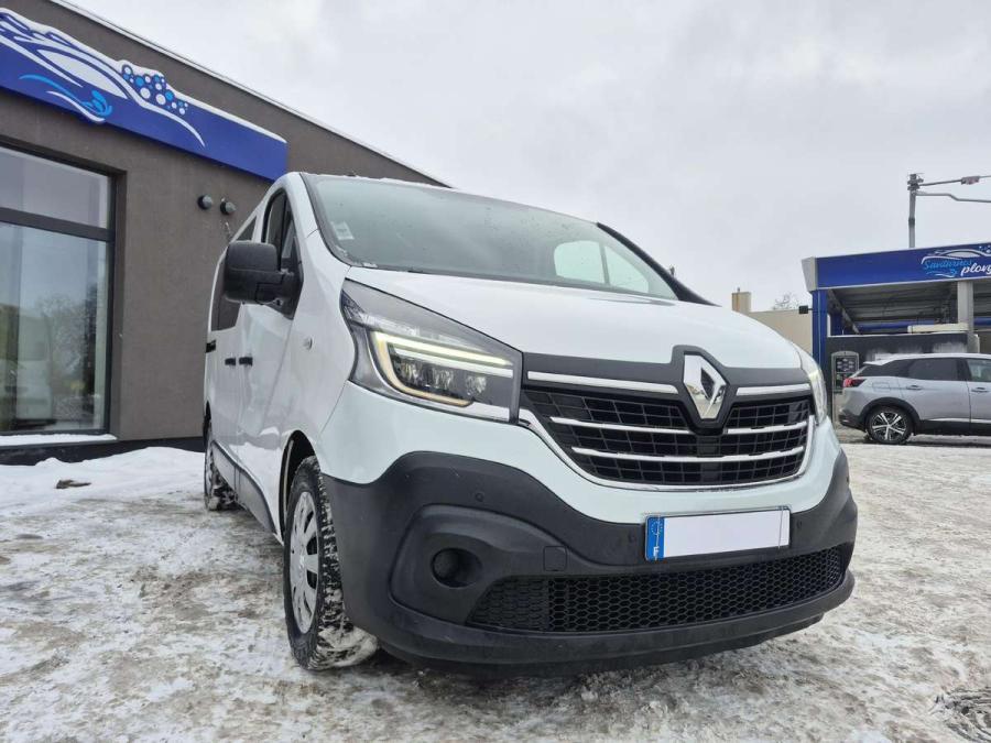 White Renault Trafic 2021 in Raseiniai, with an engine capacity of 2.00 L and mileage of 252 thousand km for 9300 €, photo 13 on AUTOMOTO.COM.LV
