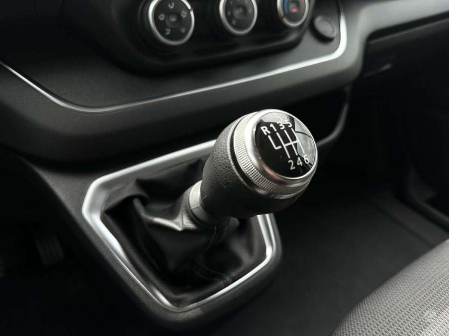 Balts Renault Trafic 2025 Viļņa, ar dzinēja tilpumu 2.00 L un nobraukumu 15 tūkst. km par 33500 €, foto 16 vietnē AUTOMOTO.COM.LV