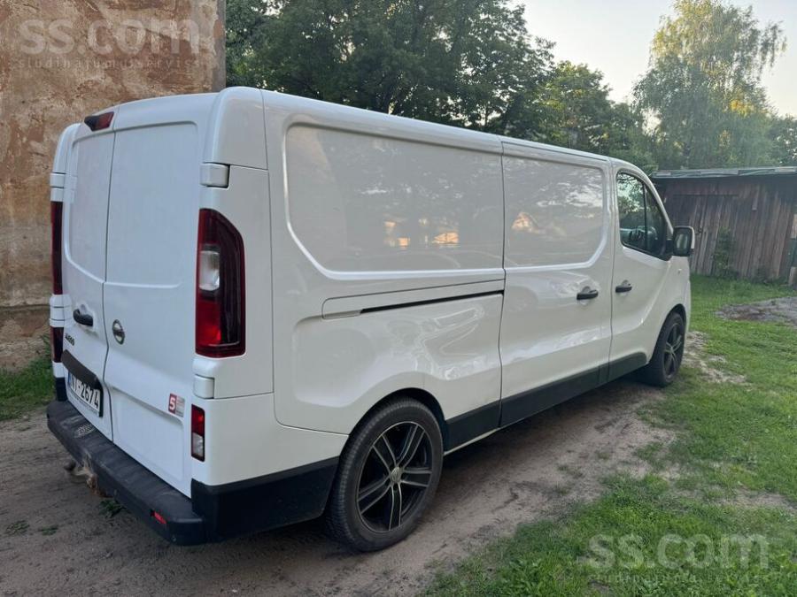 White Renault Trafic 2017 in Riga, with an engine capacity of 1.60 L and mileage of 242 thousand km for 7500 €, photo 3 on AUTOMOTO.COM.LV