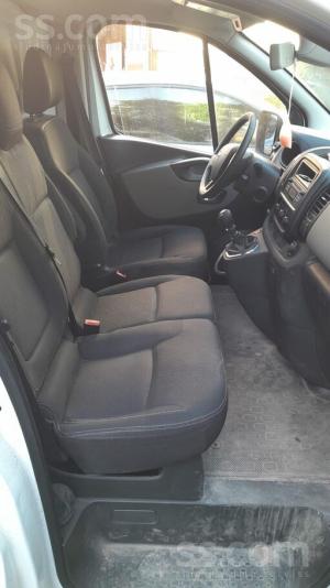 White Renault Trafic 2017 in Riga, with an engine capacity of 1.60 L and mileage of 242 thousand km for 7500 €, photo 8 on AUTOMOTO.COM.LV