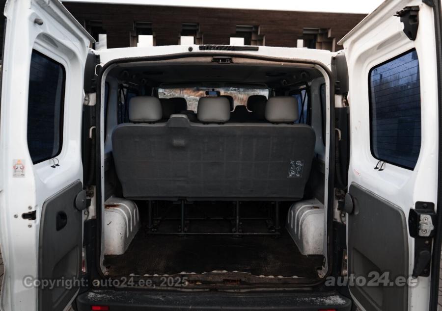 Balts Renault Trafic 2004 Tallina, ar dzinēja tilpumu 1.90 L un nobraukumu 347 tūkst. km par 2290 €, foto 14 vietnē AUTOMOTO.COM.LV