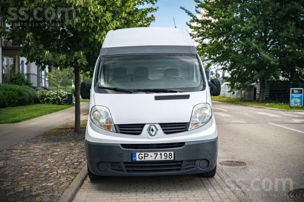 White Renault Trafic 2007 in Riga, with an engine capacity of 2.00 L and mileage of 0 thousand km for 3590 €, photo 2 on AUTOMOTO.COM.LV