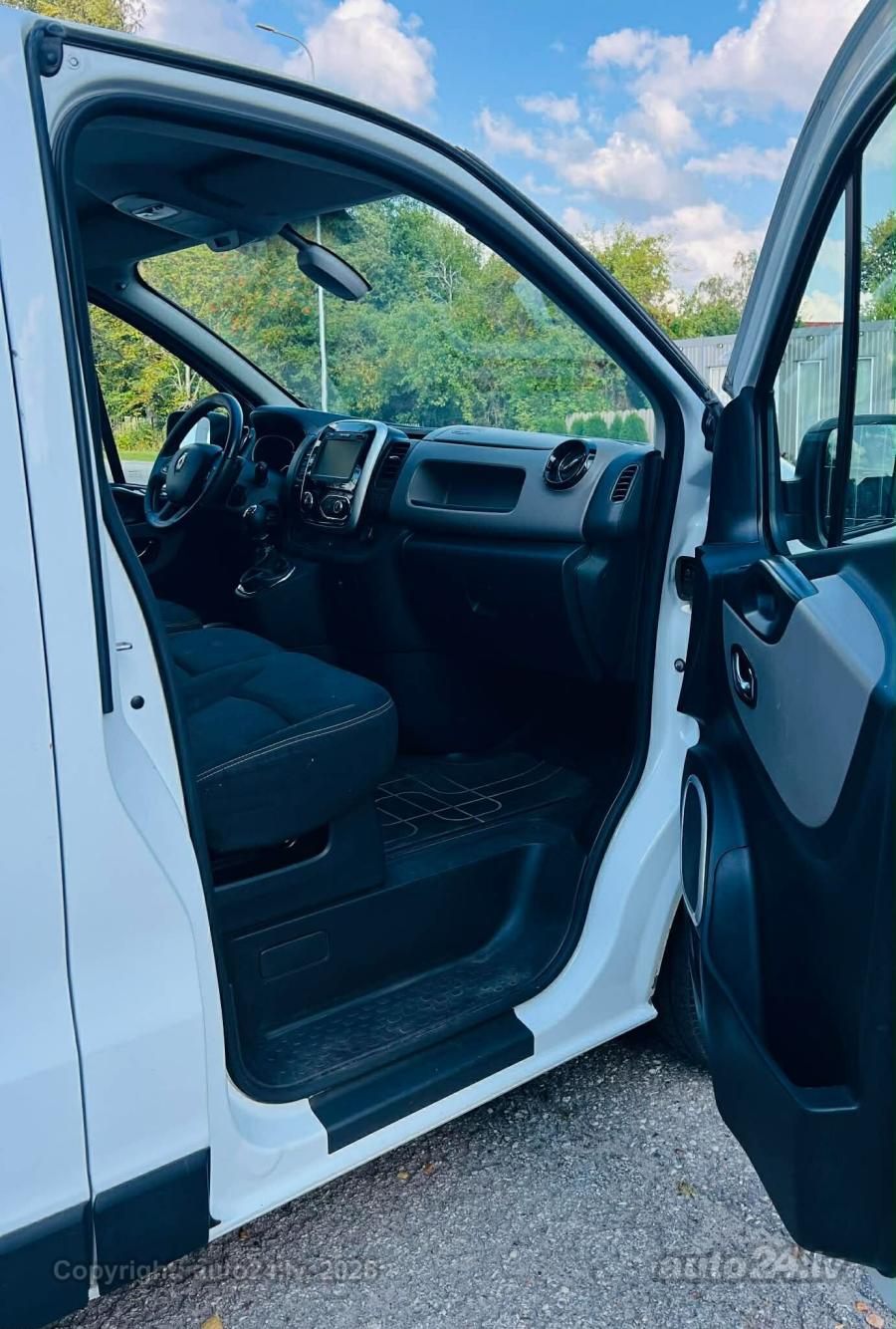Balts Renault Trafic 2017 Tallina, ar dzinēja tilpumu 1.60 L un nobraukumu 165 tūkst. km par 13000 €, foto 12 vietnē AUTOMOTO.COM.LV