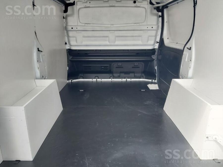 Balts Renault Trafic 2018 Rīga, ar dzinēja tilpumu 1.60 L un nobraukumu 253 tūkst. km par 8600 €, foto 9 vietnē AUTOMOTO.COM.LV